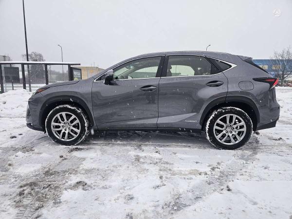 Grey Lexus NX 300h 2017 in Kaunas, with an engine capacity of 2.49 L and mileage of 162 thousand km for 19300 €, photo 8 on AUTOMOTO.COM.LV