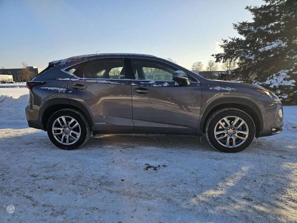 Pelēks Lexus NX 300h 2017 Kauņa, ar dzinēja tilpumu 2.49 L un nobraukumu 162 tūkst. km par 19300 €, foto 4 vietnē AUTOMOTO.COM.LV