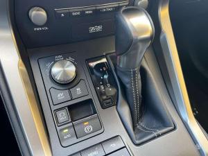 Pelēks Lexus NX 300h 2017 Viļņa, ar dzinēja tilpumu 2.49 L un nobraukumu 147 tūkst. km par 24999 €, foto 21 vietnē AUTOMOTO.COM.LV