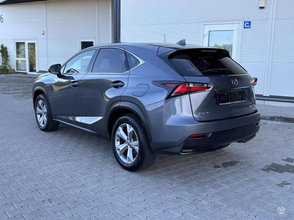 Pelēks Lexus NX 300h 2017 Viļņa, ar dzinēja tilpumu 2.49 L un nobraukumu 198 tūkst. km par 22700 €, foto 3 vietnē AUTOMOTO.COM.LV