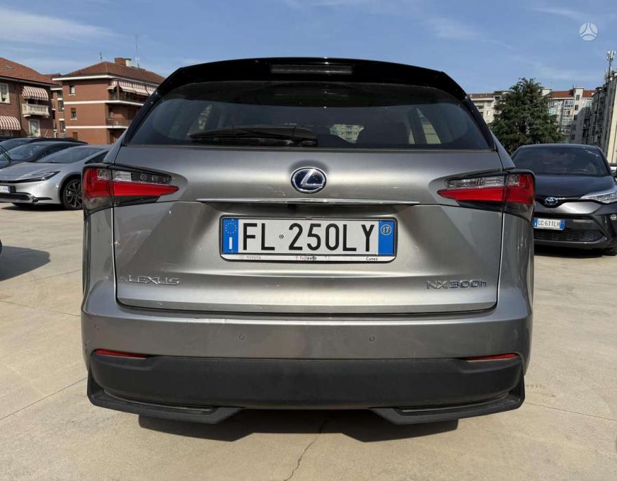 Pelēks Lexus NX 300h 2017 Šauļi, ar dzinēja tilpumu 2.49 L un nobraukumu 0 tūkst. km par 18200 €, foto 6 vietnē AUTOMOTO.COM.LV