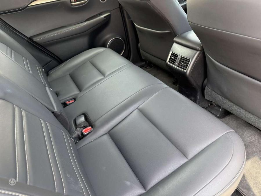 Pelēks Lexus NX 300h 2017 Šauļi, ar dzinēja tilpumu 2.49 L un nobraukumu 0 tūkst. km par 18200 €, foto 11 vietnē AUTOMOTO.COM.LV