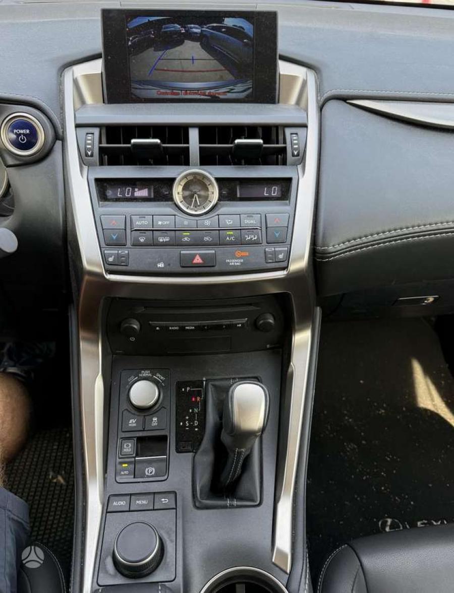 Pelēks Lexus NX 300h 2017 Šauļi, ar dzinēja tilpumu 2.49 L un nobraukumu 0 tūkst. km par 18200 €, foto 13 vietnē AUTOMOTO.COM.LV