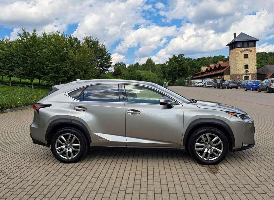 Серый Лексус NX 300h 2017 в Вильнюс, объемом двигателя 2.49 л и пробегом 136 тыс. км за 21500 €, фото 5 на AUTOMOTO.COM.LV