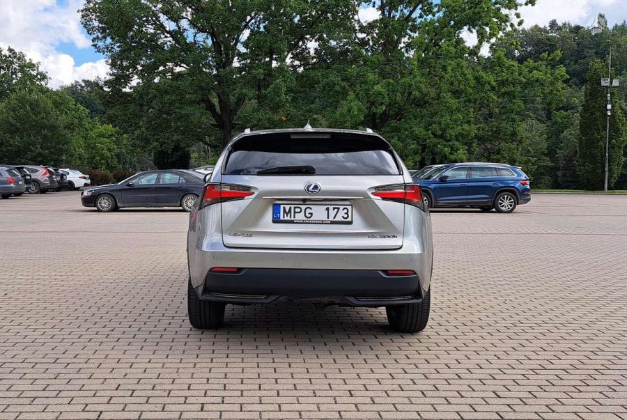 Серый Лексус NX 300h 2017 в Вильнюс, объемом двигателя 2.49 л и пробегом 136 тыс. км за 21500 €, фото 7 на AUTOMOTO.COM.LV