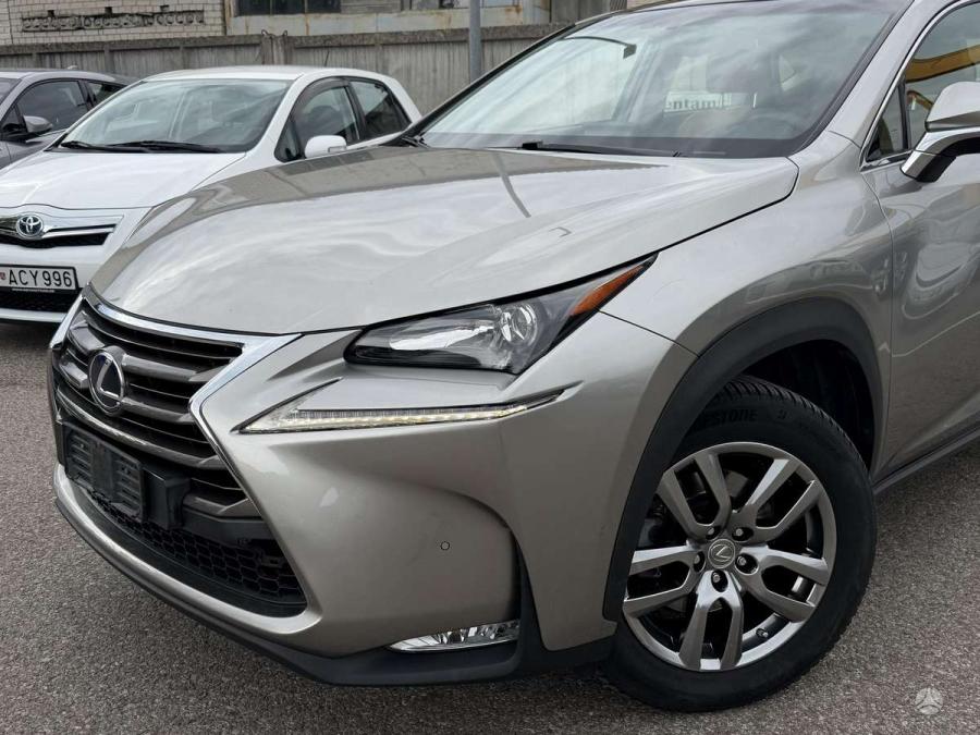 Grey Lexus NX 300h 2017 in Vilnius, with an engine capacity of 2.49 L and mileage of 214 thousand km for 18200 €, photo 4 on AUTOMOTO.COM.LV