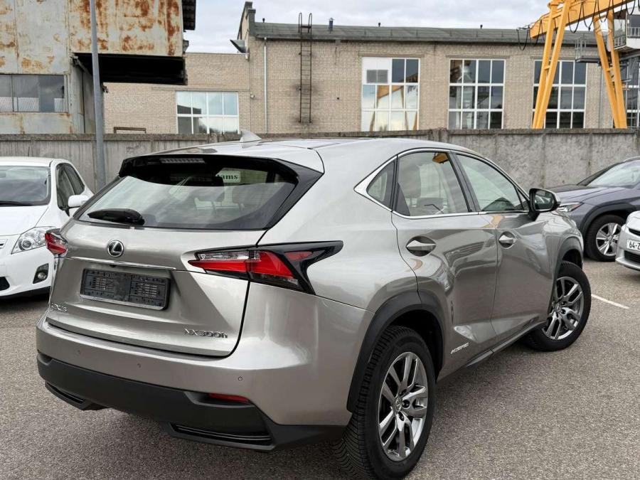 Grey Lexus NX 300h 2017 in Vilnius, with an engine capacity of 2.49 L and mileage of 214 thousand km for 18200 €, photo 8 on AUTOMOTO.COM.LV