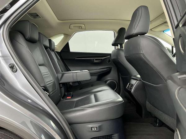Pelēks Lexus NX 300h 2017 Viļņa, ar dzinēja tilpumu 2.48 L un nobraukumu 169 tūkst. km par 25900 €, foto 8 vietnē AUTOMOTO.COM.LV