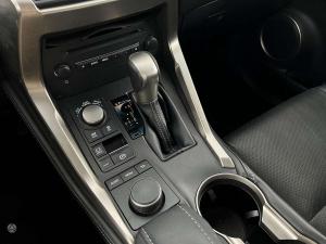 Pelēks Lexus NX 300h 2017 Viļņa, ar dzinēja tilpumu 2.48 L un nobraukumu 169 tūkst. km par 25900 €, foto 25 vietnē AUTOMOTO.COM.LV