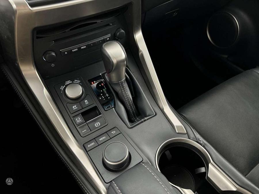 Pelēks Lexus NX 300h 2017 Viļņa, ar dzinēja tilpumu 2.48 L un nobraukumu 169 tūkst. km par 25900 €, foto 25 vietnē AUTOMOTO.COM.LV