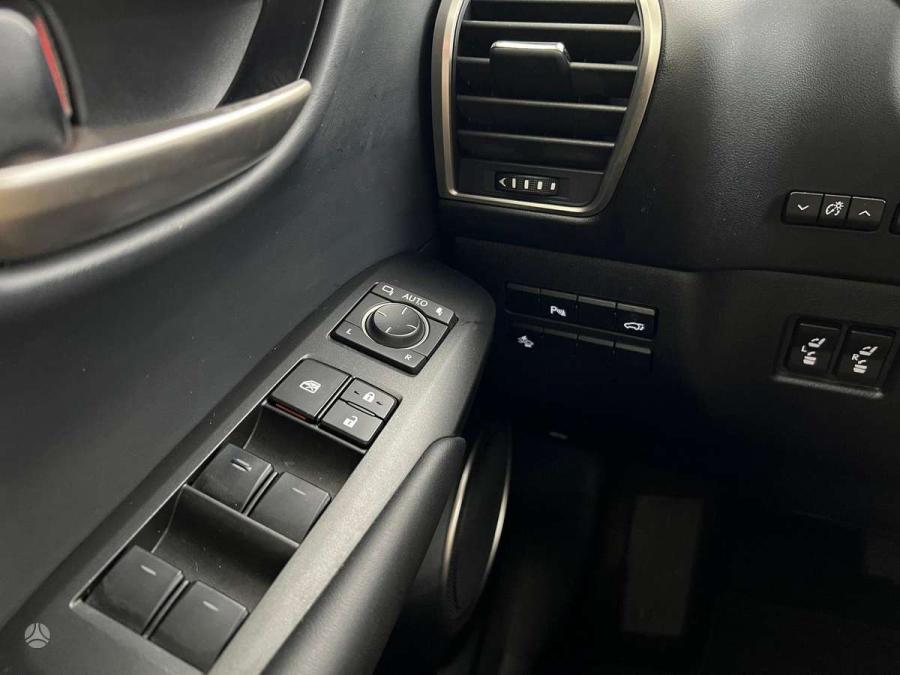 Pelēks Lexus NX 300h 2017 Viļņa, ar dzinēja tilpumu 2.48 L un nobraukumu 169 tūkst. km par 25900 €, foto 26 vietnē AUTOMOTO.COM.LV