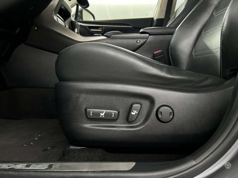 Pelēks Lexus NX 300h 2017 Viļņa, ar dzinēja tilpumu 2.48 L un nobraukumu 169 tūkst. km par 25900 €, foto 27 vietnē AUTOMOTO.COM.LV