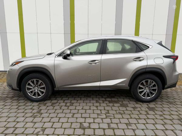 Lexus NX 300h 2017 in Raseiniai on AUTOMOTO.COM.LV Grey Lexus NX 300h 2017 in Raseiniai, with an engine capacity of 2.49 L and mileage of 233 thousand km for 16900 €, photo 3 on AUTOMOTO.COM.LV