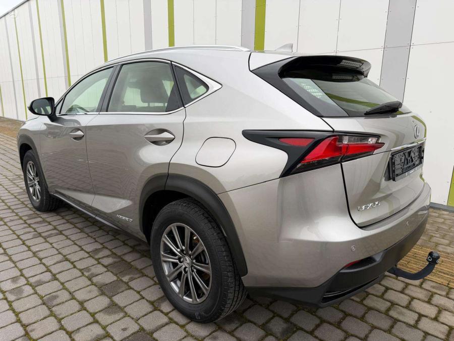 Grey Lexus NX 300h 2017 in Raseiniai, with an engine capacity of 2.49 L and mileage of 233 thousand km for 16900 €, photo 4 on AUTOMOTO.COM.LV