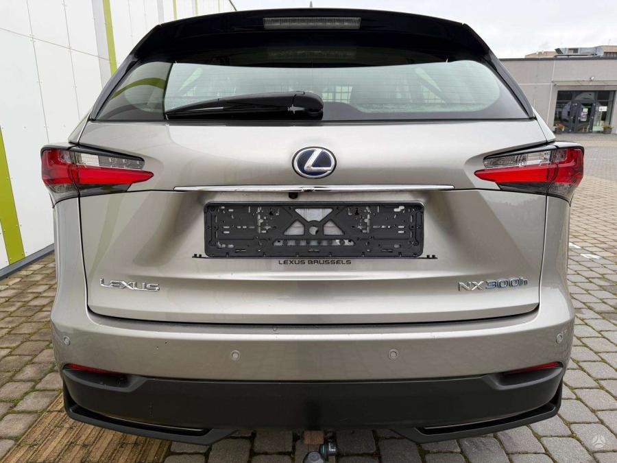 Grey Lexus NX 300h 2017 in Raseiniai, with an engine capacity of 2.49 L and mileage of 233 thousand km for 16900 €, photo 5 on AUTOMOTO.COM.LV