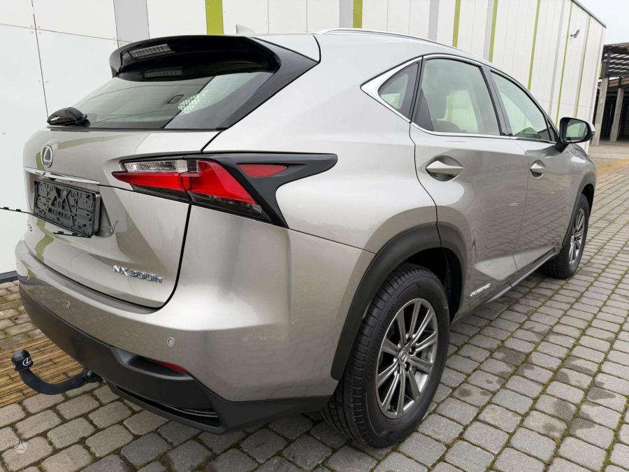 Grey Lexus NX 300h 2017 in Raseiniai, with an engine capacity of 2.49 L and mileage of 233 thousand km for 16900 €, photo 6 on AUTOMOTO.COM.LV