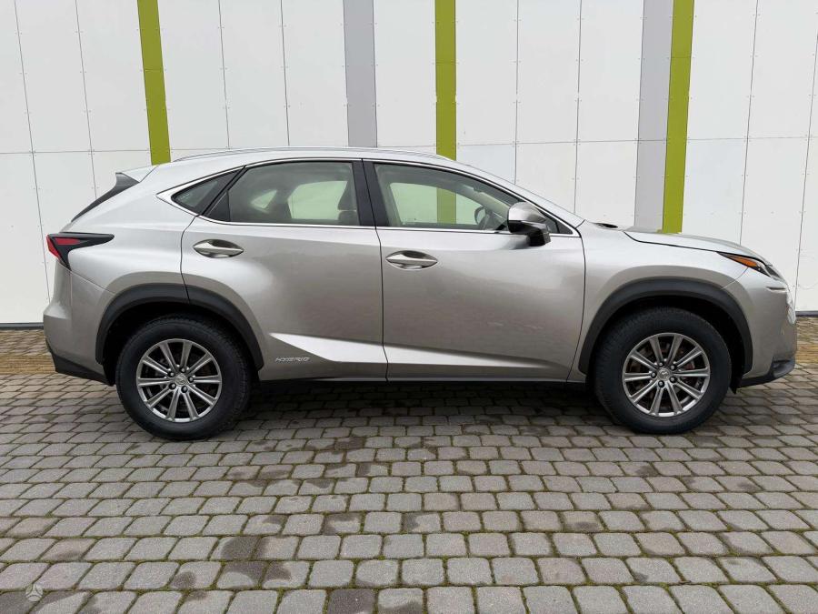 Grey Lexus NX 300h 2017 in Raseiniai, with an engine capacity of 2.49 L and mileage of 233 thousand km for 16900 €, photo 7 on AUTOMOTO.COM.LV
