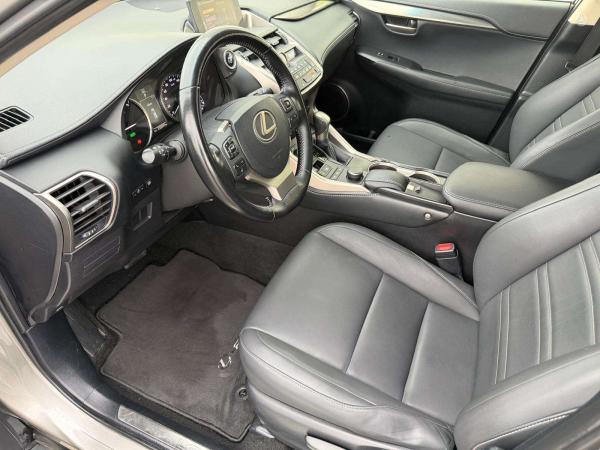 Lexus NX 300h 2017 in Raseiniai on AUTOMOTO.COM.LV Grey Lexus NX 300h 2017 in Raseiniai, with an engine capacity of 2.49 L and mileage of 233 thousand km for 16900 €, photo 10 on AUTOMOTO.COM.LV