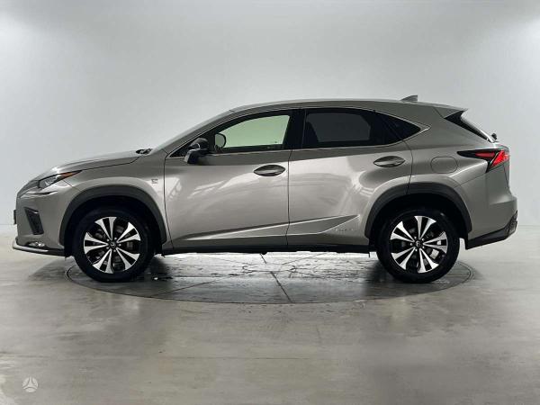 Pelēks Lexus NX 300h 2018 Viļņa, ar dzinēja tilpumu 2.49 L un nobraukumu 68 tūkst. km par 29900 €, foto 3 vietnē AUTOMOTO.COM.LV