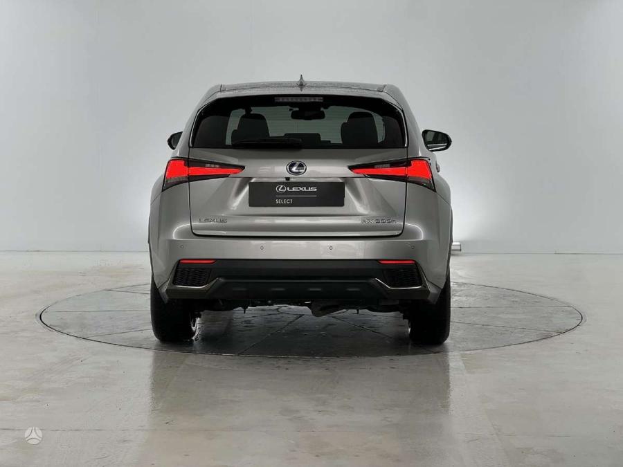 Grey Lexus NX 300h 2018 in Vilnius, with an engine capacity of 2.49 L and mileage of 68 thousand km for 29900 €, photo 4 on AUTOMOTO.COM.LV