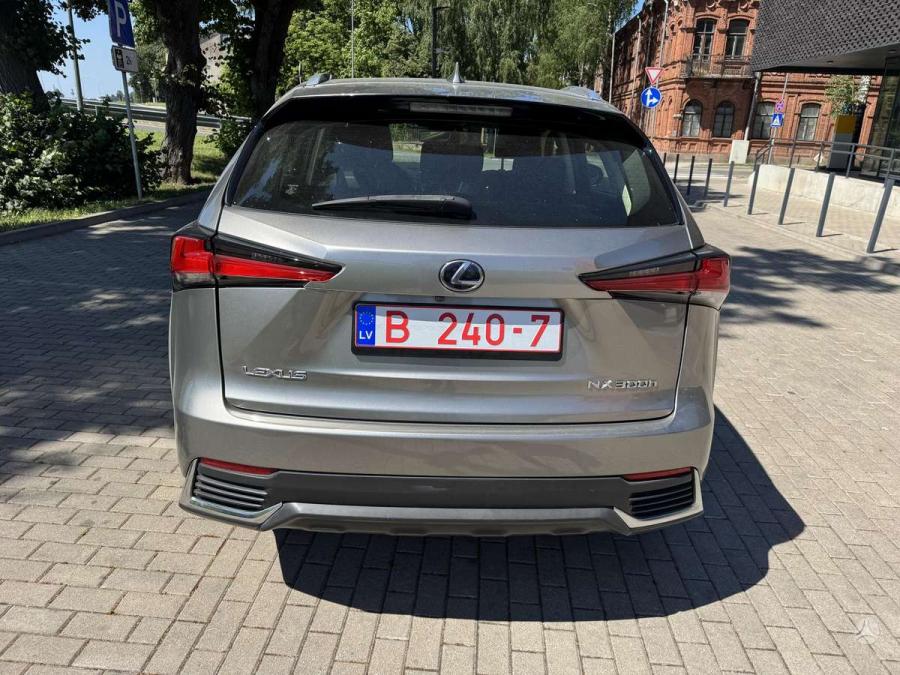 Серый Лексус NX 300h 2018 в Даугавпилс, объемом двигателя 2.49 л и пробегом 158 тыс. км за 21200 €, фото 6 на AUTOMOTO.COM.LV