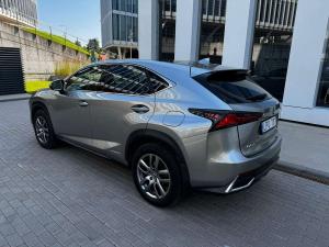Pelēks Lexus NX 300h 2018 Viļņa, ar dzinēja tilpumu 2.49 L un nobraukumu 184 tūkst. km par 25200 €, foto 4 vietnē AUTOMOTO.COM.LV