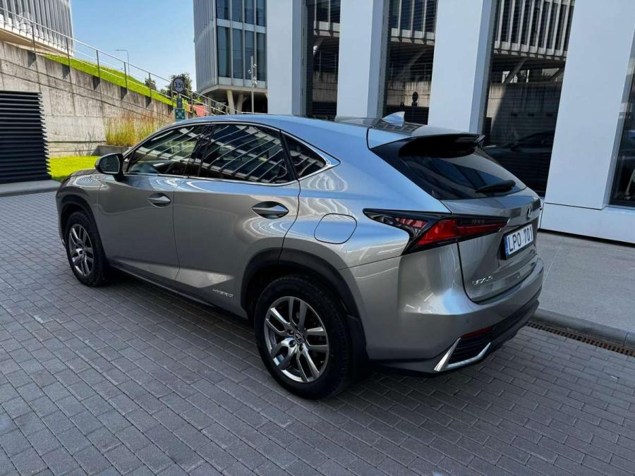 Pelēks Lexus NX 300h 2018 Viļņa, ar dzinēja tilpumu 2.49 L un nobraukumu 184 tūkst. km par 25200 €, foto 4 vietnē AUTOMOTO.COM.LV