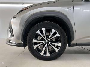 Grey Lexus NX 300h 2018 in Vilnius, with an engine capacity of 2.49 L and mileage of 99 thousand km for 29900 €, photo 16 on AUTOMOTO.COM.LV