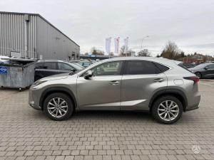 Серый Лексус NX 300h 2018 в Расейняй, объемом двигателя 2.49 л и пробегом 157 тыс. км за 18900 €, фото 3 на AUTOMOTO.COM.LV