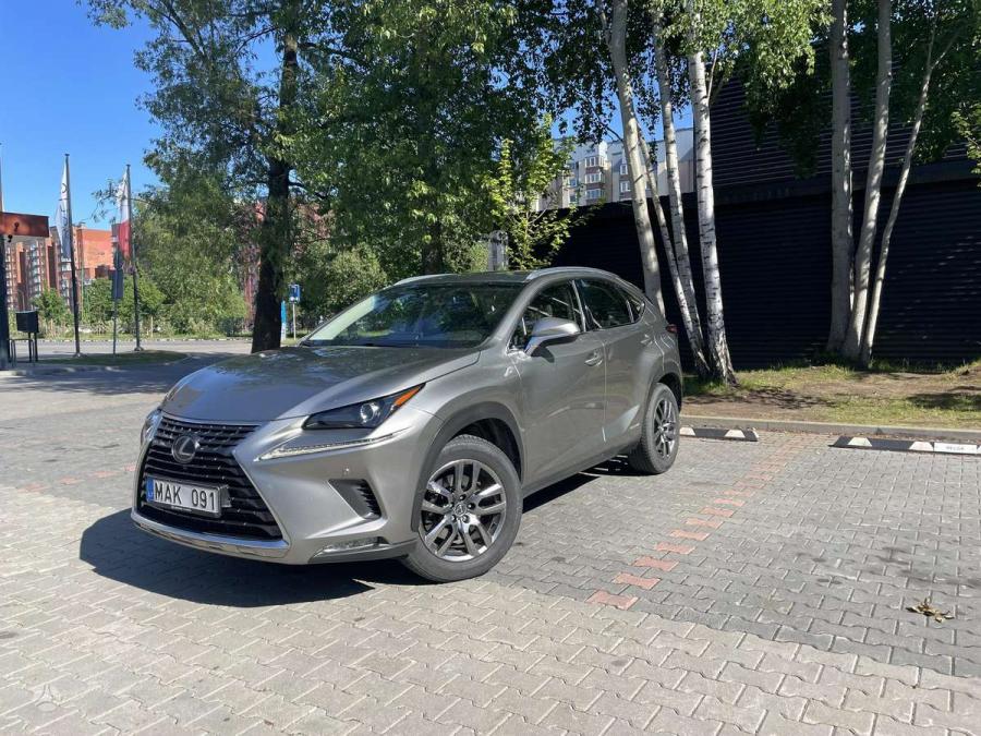 Pelēks Lexus NX 300h 2018 Klaipėda, ar dzinēja tilpumu 2.49 L un nobraukumu 150 tūkst. km par 24150 €, foto 1 vietnē AUTOMOTO.COM.LV