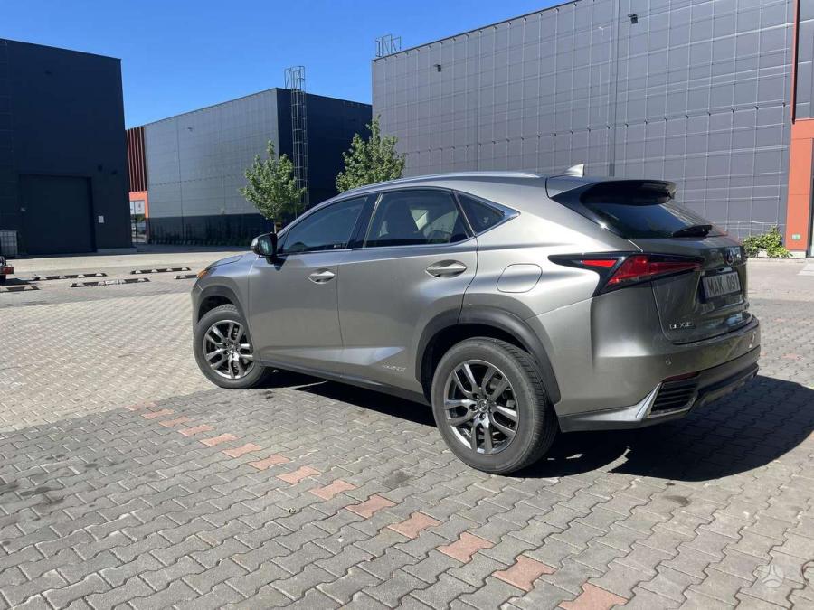 Pelēks Lexus NX 300h 2018 Klaipėda, ar dzinēja tilpumu 2.49 L un nobraukumu 150 tūkst. km par 24150 €, foto 3 vietnē AUTOMOTO.COM.LV