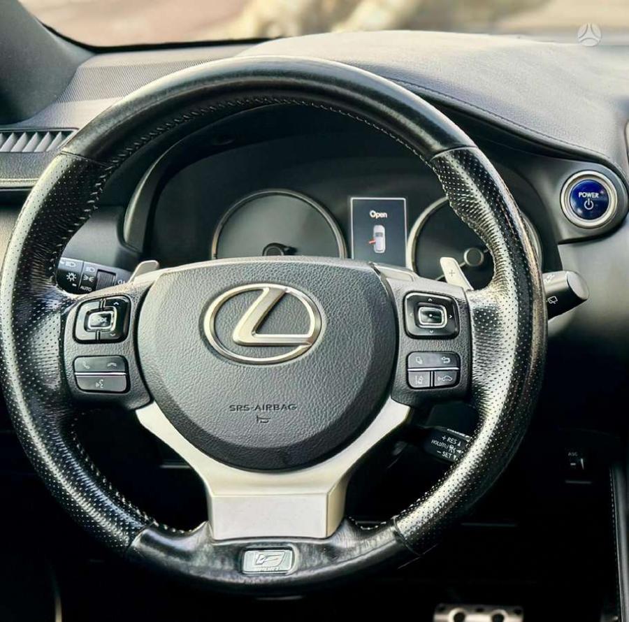 Серый Лексус NX 300h 2018 в Вильнюс, объемом двигателя 2.49 л и пробегом 214 тыс. км за 20700 €, фото 1 на AUTOMOTO.COM.LV