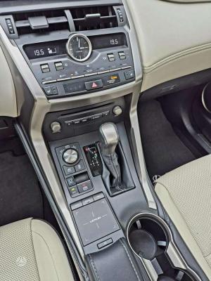 Grey Lexus NX 300h 2018 in Vilnius, with an engine capacity of 2.50 L and mileage of 260 thousand km for 22850 €, photo 24 on AUTOMOTO.COM.LV