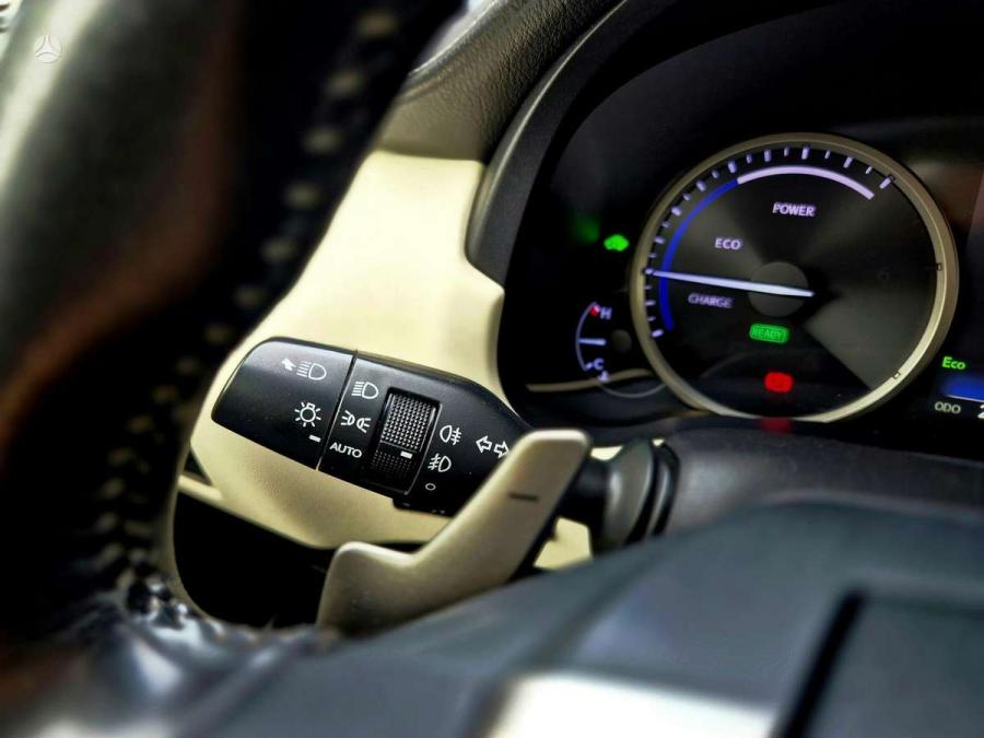 Grey Lexus NX 300h 2018 in Vilnius, with an engine capacity of 2.50 L and mileage of 260 thousand km for 22850 €, photo 37 on AUTOMOTO.COM.LV