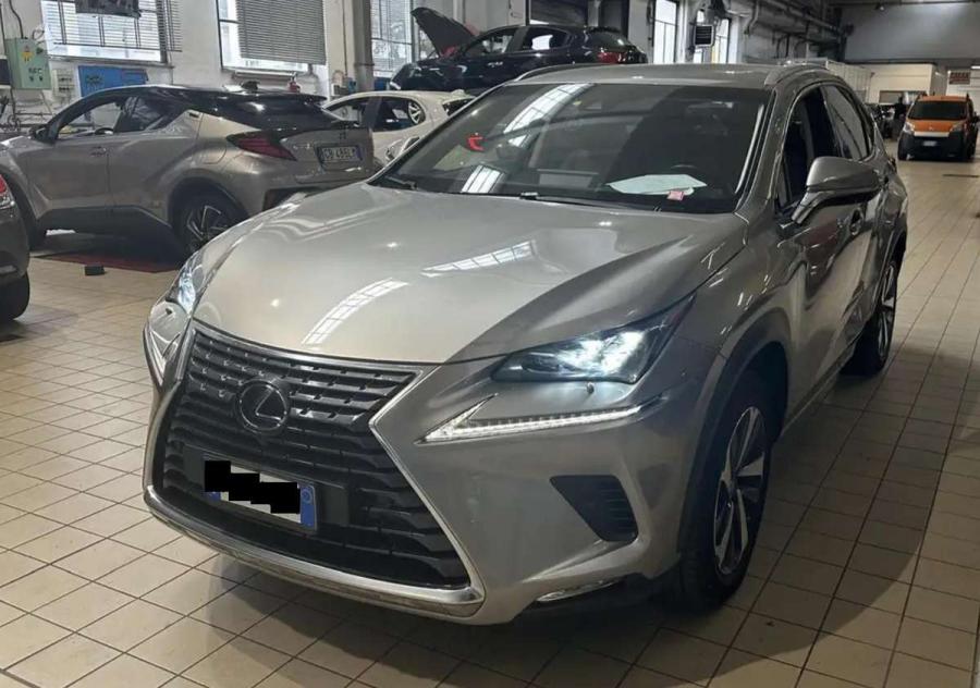 Grey Lexus NX 300h 2018 in Vilnius, with an engine capacity of 2.49 L and mileage of 95 thousand km for 25555 €, photo 4 on AUTOMOTO.COM.LV