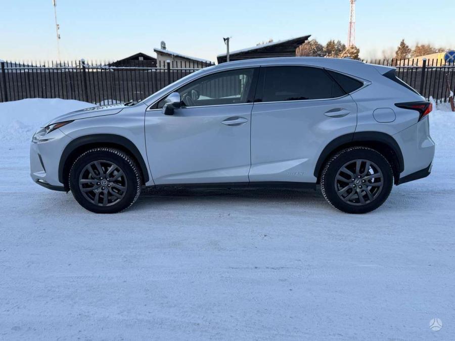 Grey Lexus NX 300h 2019 in Vilnius, with an engine capacity of 2.49 L and mileage of 105 thousand km for 26950 €, photo 9 on AUTOMOTO.COM.LV