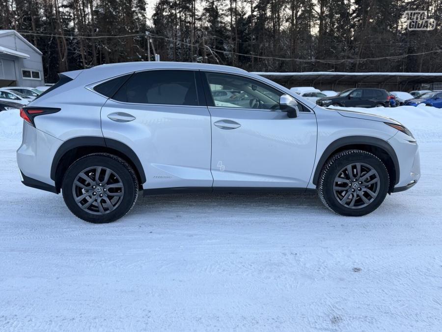 Grey Lexus NX 300h 2019 in Vilnius, with an engine capacity of 2.50 L and mileage of 105 thousand km for 26950 €, photo 4 on AUTOMOTO.COM.LV