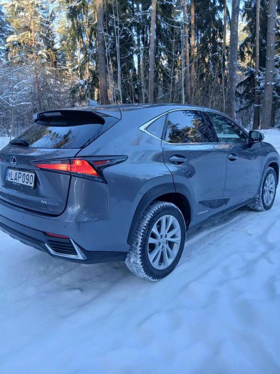 Grey Lexus NX 300h 2019 in Kaunas, with an engine capacity of 2.49 L and mileage of 129 thousand km for 22500 €, photo 5 on AUTOMOTO.COM.LV