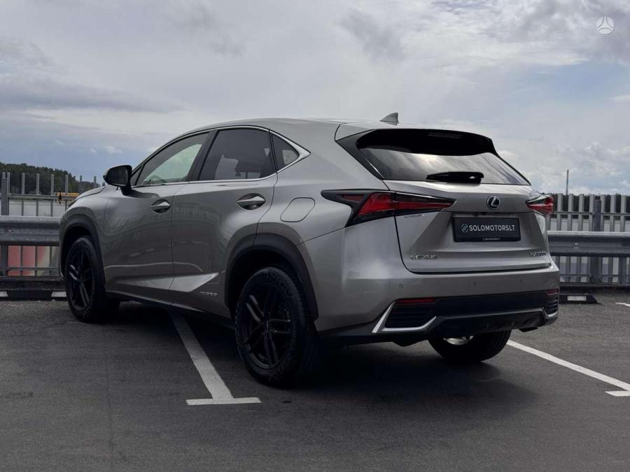 Grey Lexus NX 300h 2019 in Vilnius, with an engine capacity of 2.49 L and mileage of 104 thousand km for 28850 €, photo 4 on AUTOMOTO.COM.LV