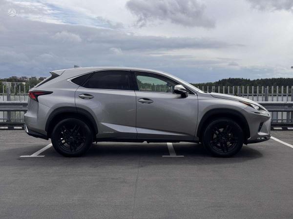 Pelēks Lexus NX 300h 2019 Viļņa, ar dzinēja tilpumu 2.49 L un nobraukumu 104 tūkst. km par 28850 €, foto 7 vietnē AUTOMOTO.COM.LV