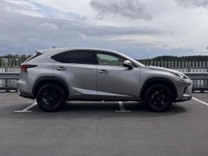 Grey Lexus NX 300h 2019 in Vilnius, with an engine capacity of 2.49 L and mileage of 104 thousand km for 28850 €, photo 8 on AUTOMOTO.COM.LV