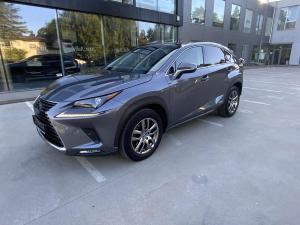 Pelēks Lexus NX 300h 2019 Viļņa, ar dzinēja tilpumu 2.49 L un nobraukumu 46 tūkst. km par 28950 €, foto  vietnē AUTOMOTO.COM.LV