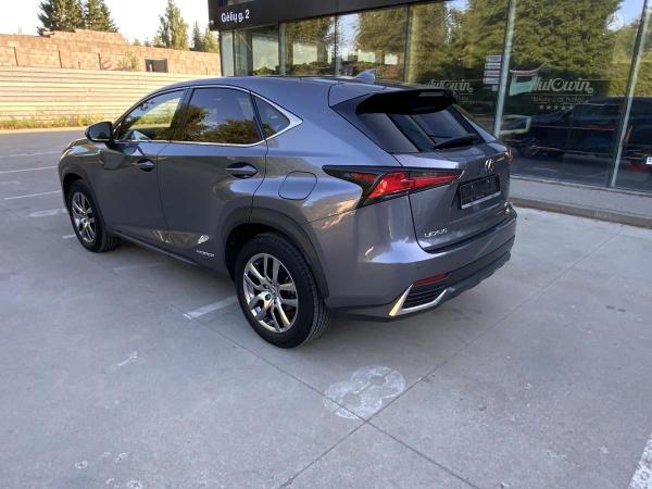 Pelēks Lexus NX 300h 2019 Viļņa, ar dzinēja tilpumu 2.49 L un nobraukumu 46 tūkst. km par 28950 €, foto 4 vietnē AUTOMOTO.COM.LV