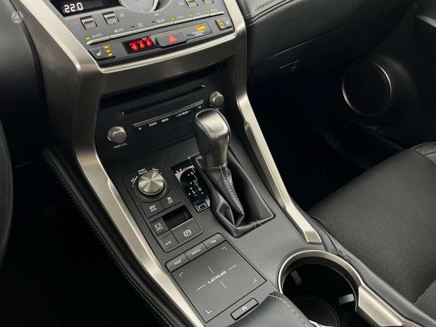 Серый Лексус NX 300h 2019 в Вильнюс, объемом двигателя 2.49 л и пробегом 138 тыс. км за 29900 €, фото 25 на AUTOMOTO.COM.LV