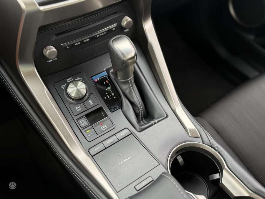 Серый Лексус NX 300h 2019 в Вильнюс, объемом двигателя 2.49 л и пробегом 108 тыс. км за 24500 €, фото 23 на AUTOMOTO.COM.LV