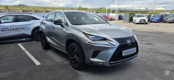 Pelēks Lexus NX 300h 2019 Viļņa, ar dzinēja tilpumu 2.49 L un nobraukumu 80 tūkst. km par 29480 €, foto 3 vietnē AUTOMOTO.COM.LV
