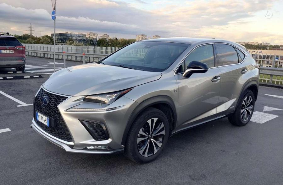 Pelēks Lexus NX 300h 2019 Viļņa, ar dzinēja tilpumu 2.49 L un nobraukumu 189 tūkst. km par 28755 €, foto 1 vietnē AUTOMOTO.COM.LV