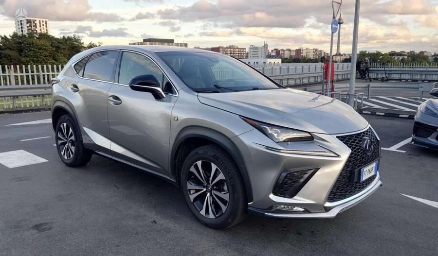 Pelēks Lexus NX 300h 2019 Viļņa, ar dzinēja tilpumu 2.49 L un nobraukumu 189 tūkst. km par 28755 €, foto 5 vietnē AUTOMOTO.COM.LV