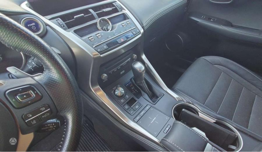 Pelēks Lexus NX 300h 2019 Viļņa, ar dzinēja tilpumu 2.49 L un nobraukumu 189 tūkst. km par 28755 €, foto 12 vietnē AUTOMOTO.COM.LV