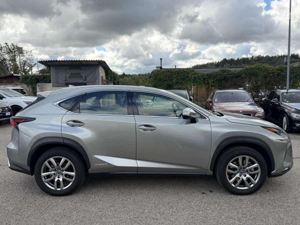 Grey Lexus NX 300h 2019 in Vilnius, with an engine capacity of 2.49 L and mileage of 240 thousand km for 19900 €, photo 9 on AUTOMOTO.COM.LV